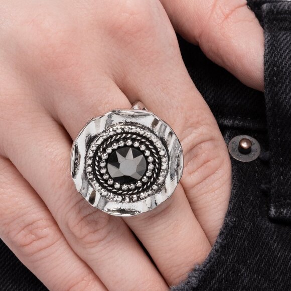 paparazzi | Jewelry | Nwt Paparazzi Glistening Grotto Ring | Poshmark